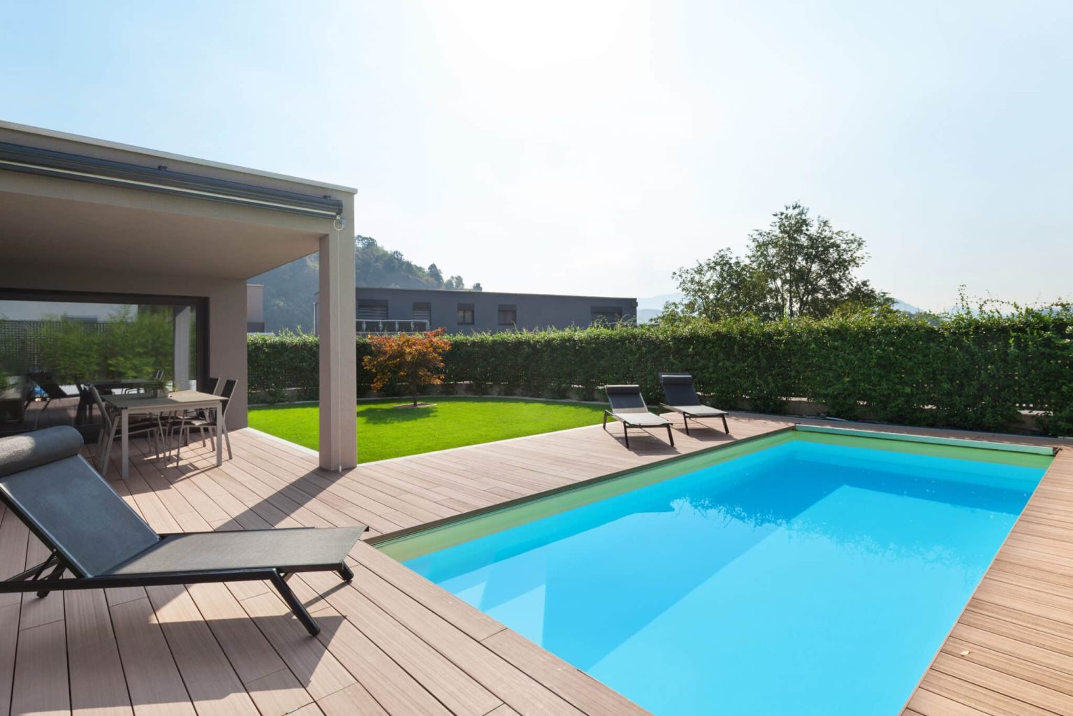 5 Swimming Pool Renovation Ideas for Summer